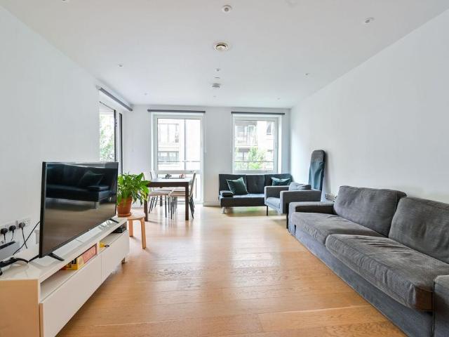 Sayer Street, Elephant and Castle, SE17 2 bed flat to rent £3,500 pcm £808 pw