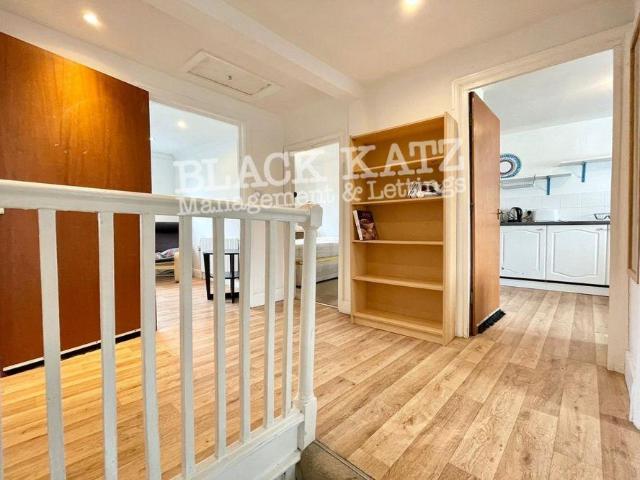 SE17 3 bed apartment to rent £3,029 pcm £699 pw