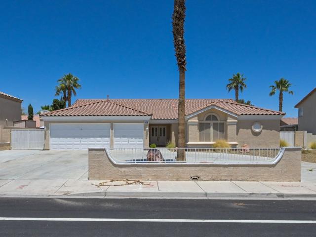 SE! 4 Bedrooms! Single Story! NO HOA! 3 Car Garage! Pool! Spa! RV Parking! Low maintenance Landscape!