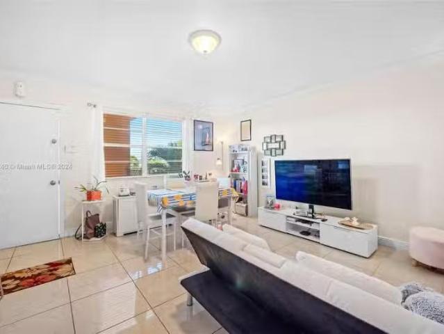 Se 2Nd St, Hallandale Beach, FL 33009