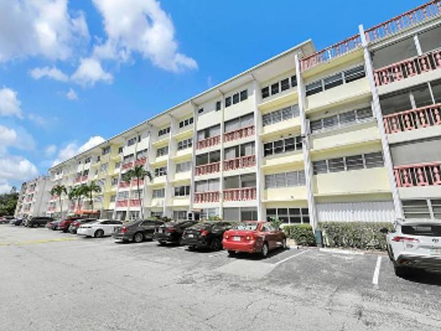 SE 3rd Ave Apt 206b