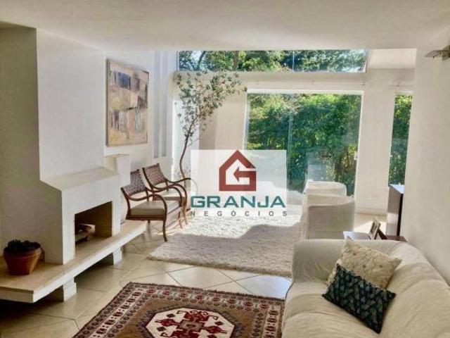 Se você busca exclusividade, segurança e conforto em meio à natureza, esta belíssima casa térrea