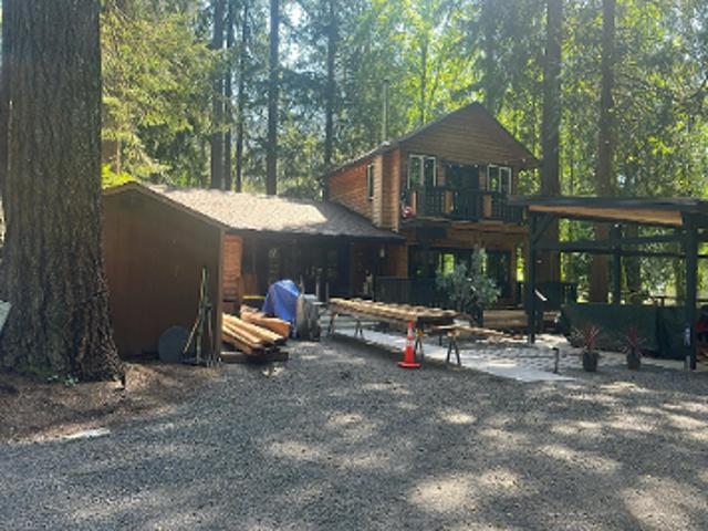 SE Chalet Pl