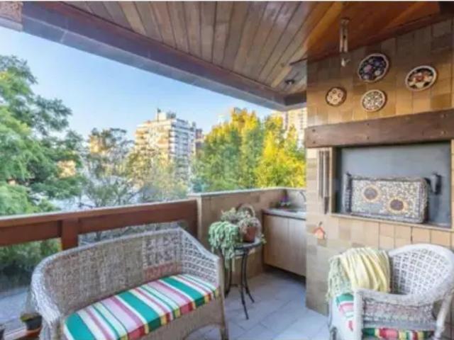 Apartamento com 3 dormitórios 2 Suítes e gabinete Semi mobiliado. Bairro Higienópolis