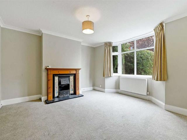 Semi detached home on quiet residential road in Summertown