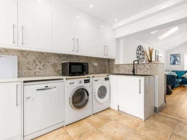 Semi detached house for rent in Goslyn Close, OX3