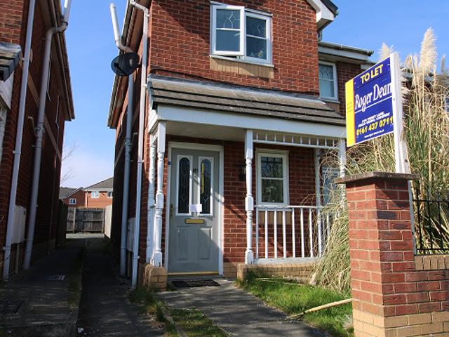 Semi detached house for rent in Livingston Avenue, Manchester, M22
