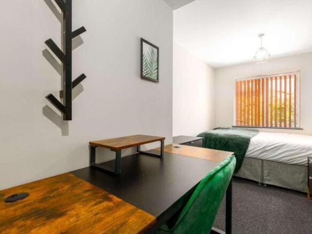 Semi detached house for rent in Stanway Road, OX3