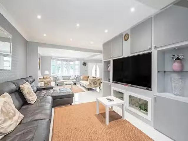 Semi Detached House For Sale In Harewood Road, Isleworth, TW7