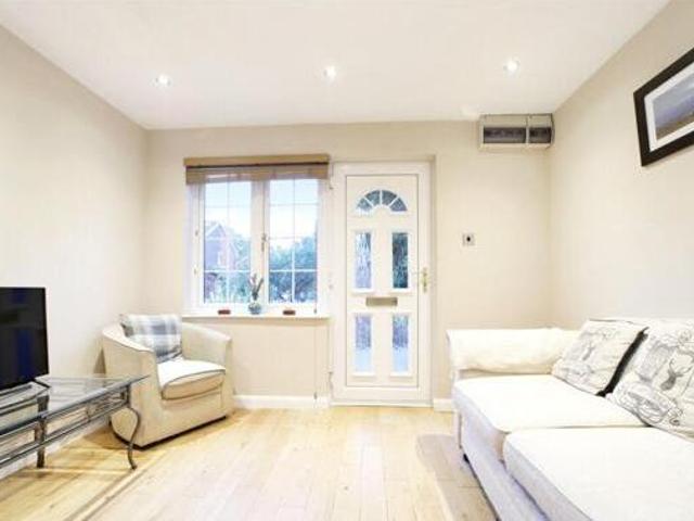Semi detached House For Sale In Rotherhithe, London