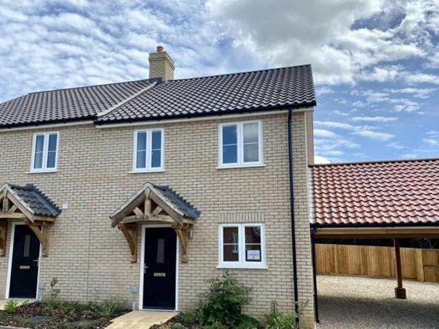 Semi detached House For Sale In The Street, Woodton