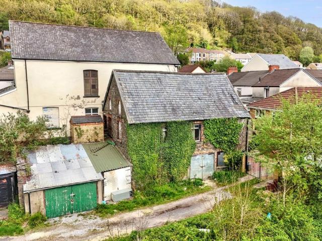 Semi detached house for sale