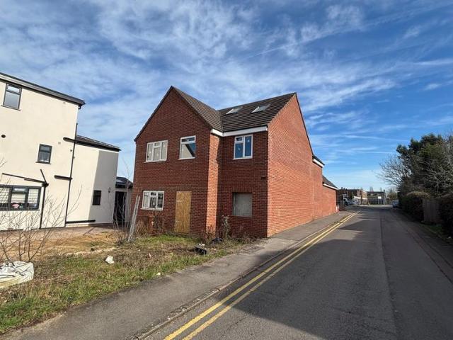 Semi detached house for sale