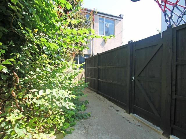 Semi detached house for sale