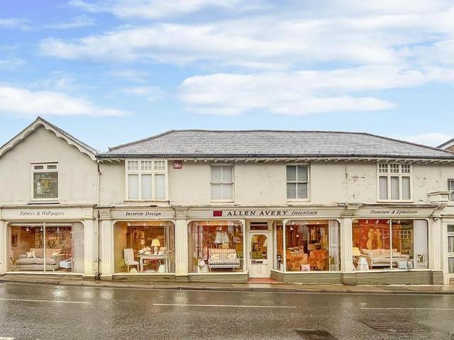 Semi detached house for sale