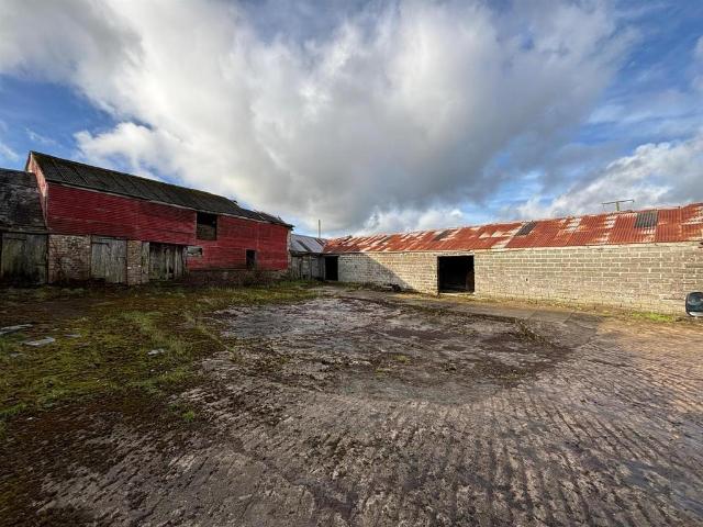 Semi detached house for sale