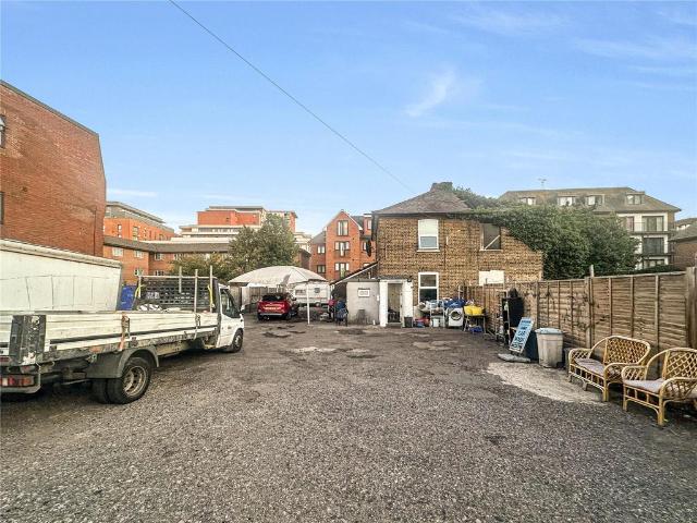 Semi detached house for sale