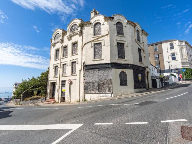 Semi detached house for sale