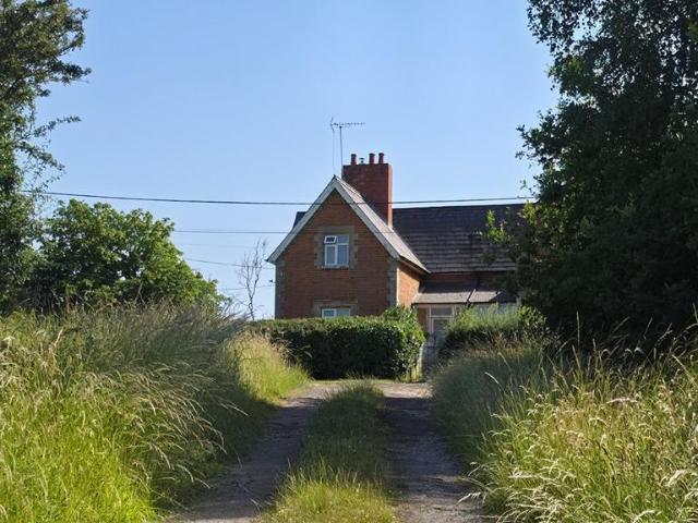 Semi detached house for sale