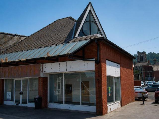 Semi detached house for sale