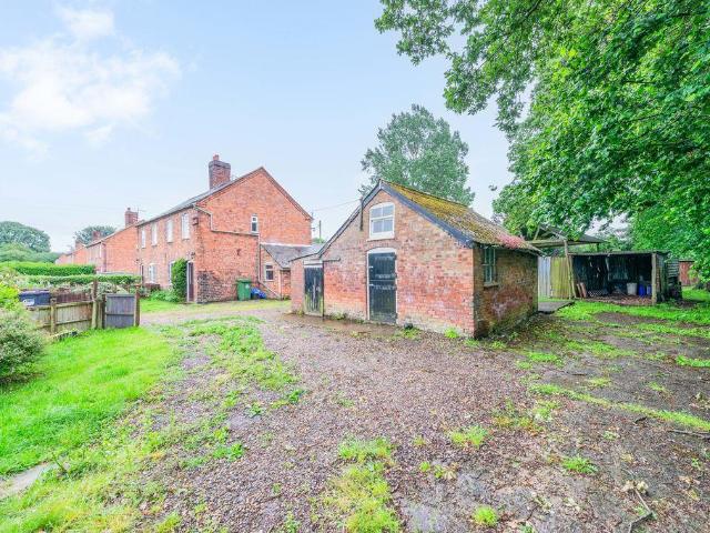 Semi detached house for sale
