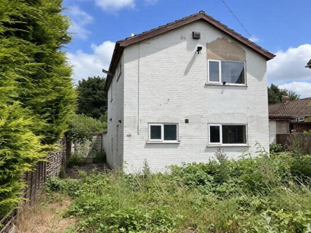 Semi detached house for sale