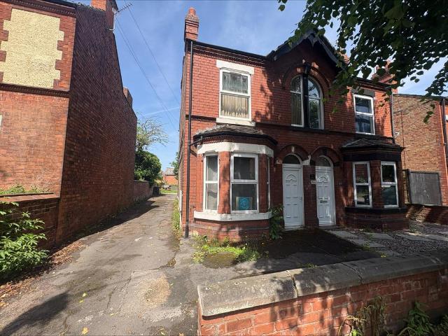Semi detached house for sale