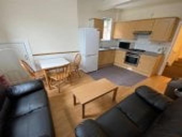 semi detached house in City Road, Beeston, NG9 2LQ