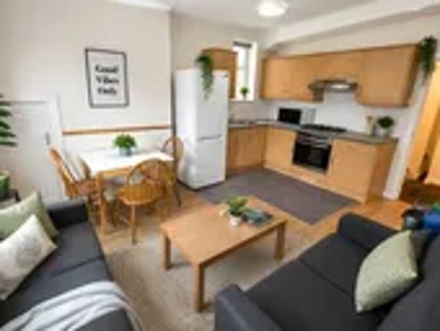 semi detached house in City Road, Beeston, NG9 2LQ
