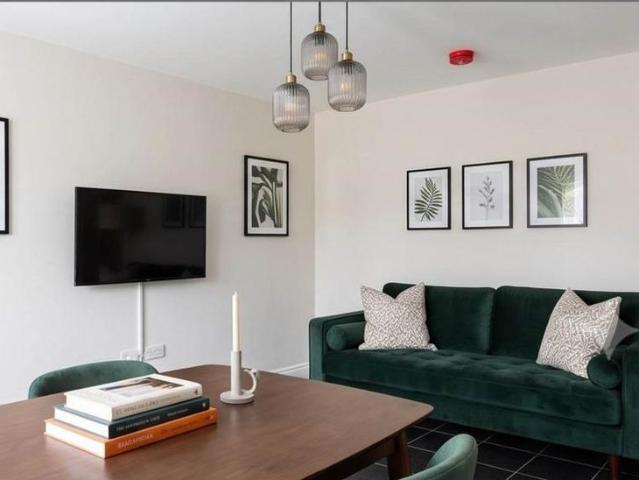 Semi detached house to rent