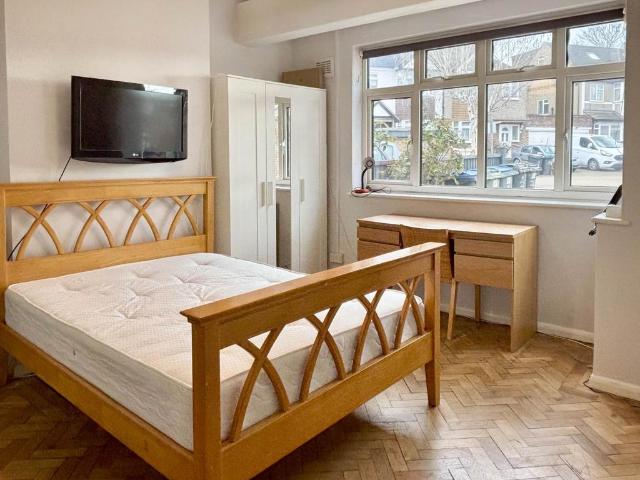 Semi detached house to rent