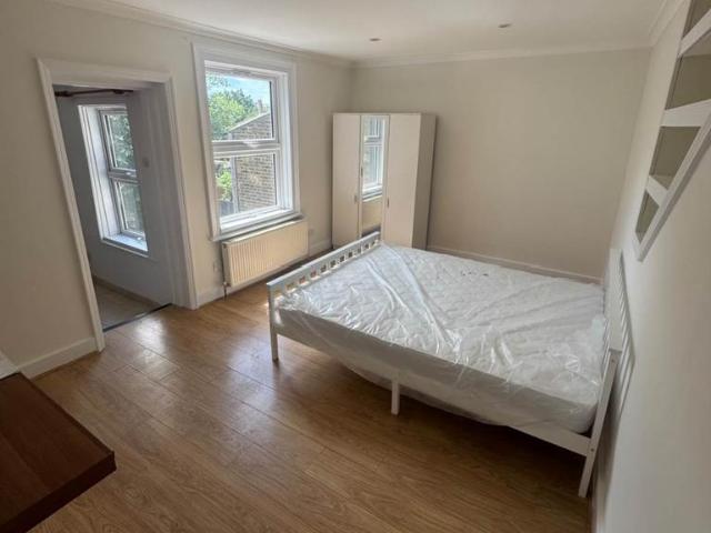 Semi detached house to rent