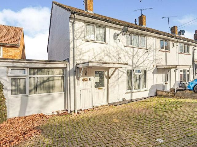 Semi detached house to rent