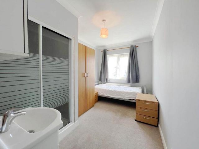 Semi detached house to rent