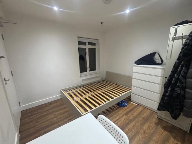 Semi detached house to rent