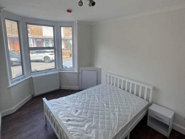 Semi detached house to rent