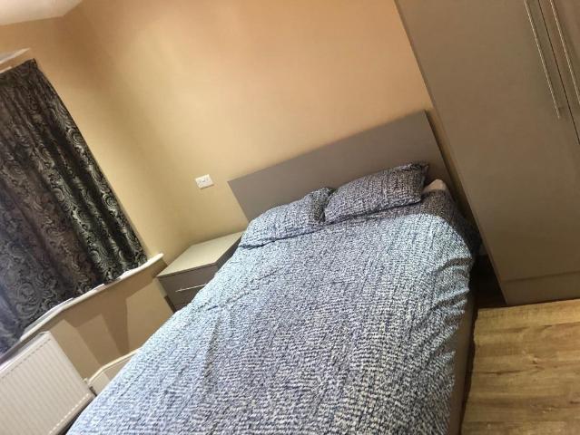 Semi detached house to rent
