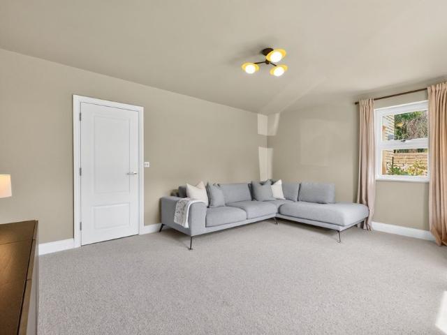 Semi detached House to rent Breakspears Road, London, SE4