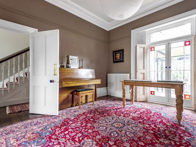 Semi detached House to rent Glensdale Road, London, SE4