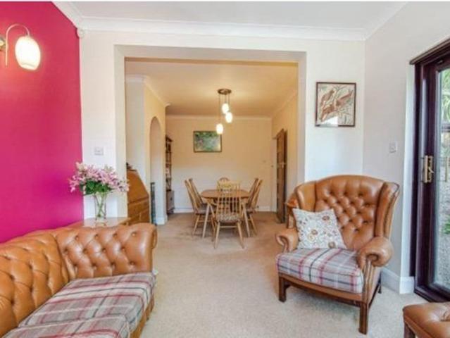 Semi detached House to rent Fairford Close, Croydon, CR0