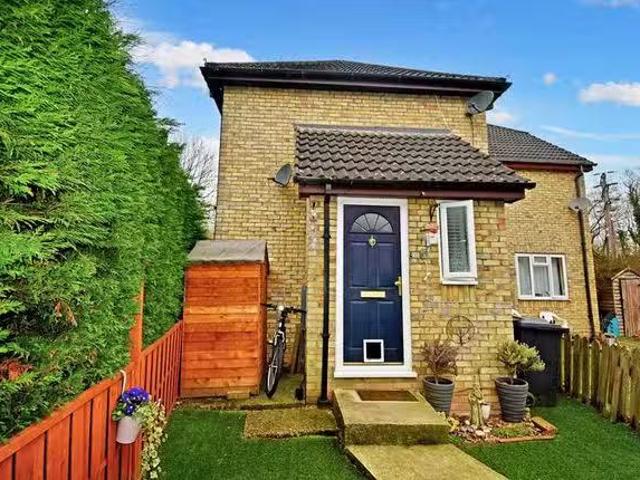 Semi detached house to rent in Renown Way, Chineham, Basingsto.