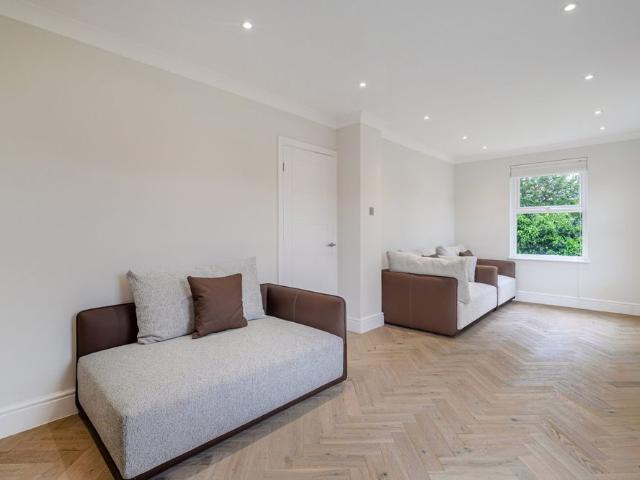 Semi detached House to rent Station Approach, Orpington, BR6