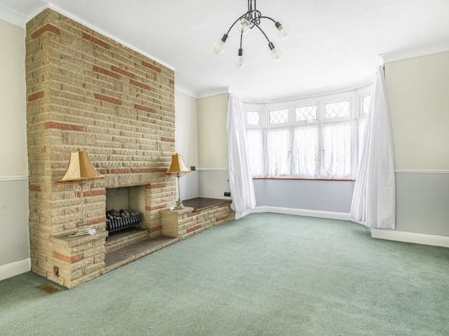 Semi detached House to rent Ridgemount Avenue, Shirley, CR0