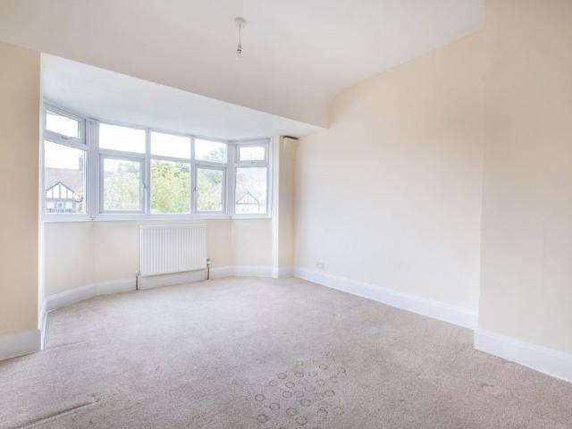 Semi detached House to rent Westdean Avenue, Lee, SE12