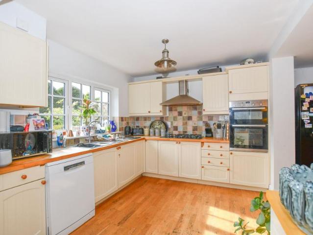 Semi Detached House to rent with 3 bedrooms, West Common, Harpenden