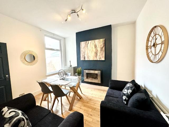 Semi Detached Property with Jacuzzi in Princes Park Has an Apartment