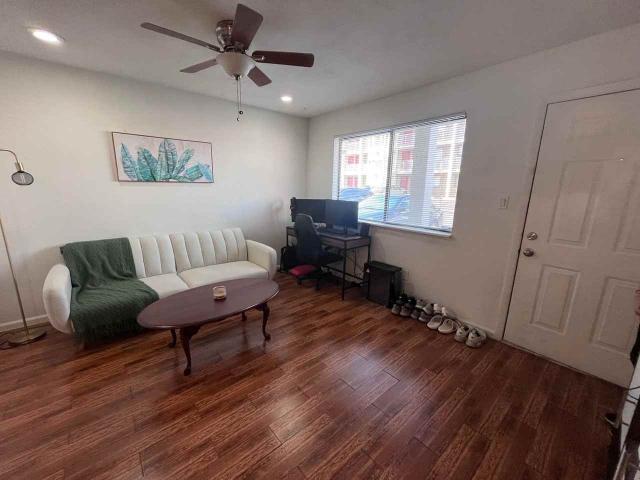 Seminole Legends SandPear 1 Bedroom Apartment for Rent at 253 Hayden Rd, Tallahassee, FL 32304