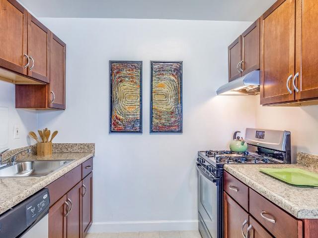 Seminary Towers 1 Bedroom Apartment for Rent at 4701 Kenmore Ave, Alexandria, VA 22304