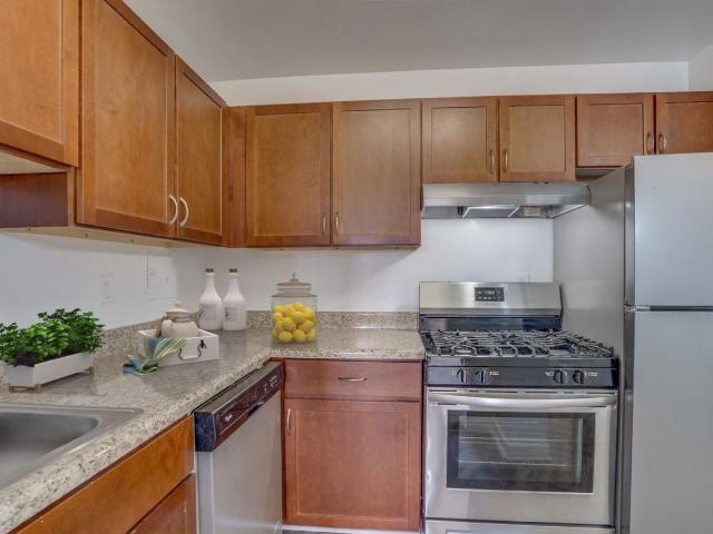 Seminary Towers 1 Bedroom Apartment for Rent at 4701 Kenmore Ave, Alexandria, VA 22304