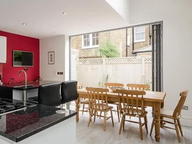Semokwan Hapkido Academy, 58 Clapham Common North Side, London, SW4 9SA, United Kingdom | 5 bed townhouse for rent #168154699 | Rentberry